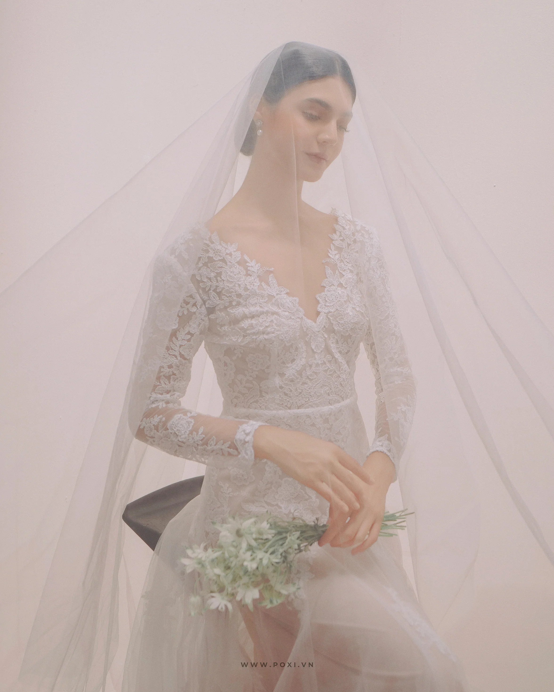Wedding dress models address all imperfections – POXI & ivorya